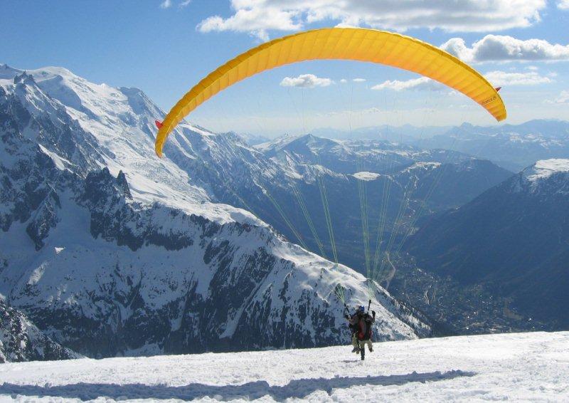Winter paragliding in Chamonix